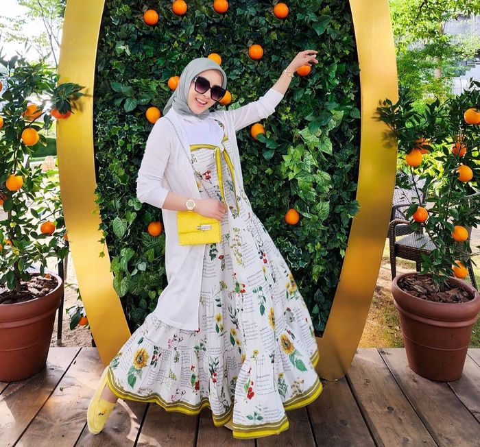 Lihat Penampakan Dompet Kulit Buaya Syahrini yang Dibanderol dengan ...