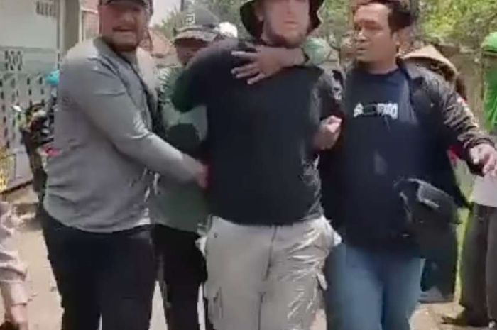Innalilahi! Bule Amerika Gorok Leher Mertua hingga Tewas di Banjar