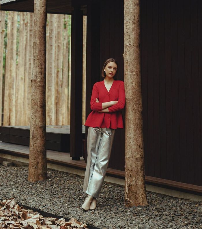 7 Inspirasi Outfit Warna Silver yang Jadi Tren Tahun 2024. Kece Abis ...