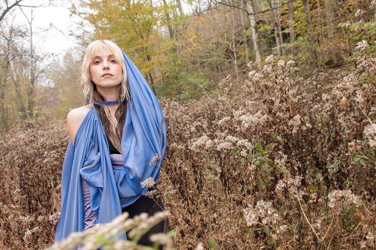 Hayley Williams Kembali Rilis Single Terbaru dari Proyek Solonya - Page all