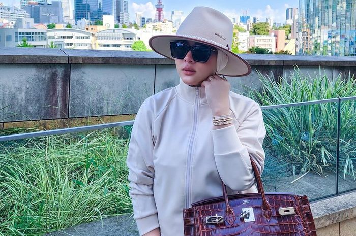 Hermesnya Bejibun Meski Jarang Muncul di TV, Tas Gonjreng Syahrini ini ...