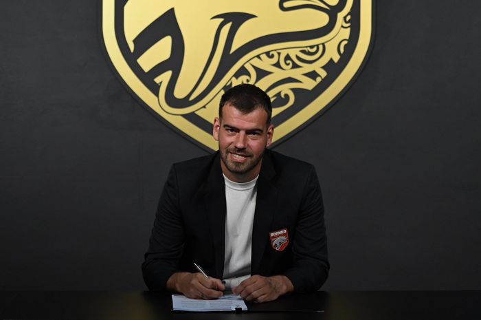 Didepak PSM, Wiljan Pluim Pastikan Akan Pensiun di Borneo FC ...