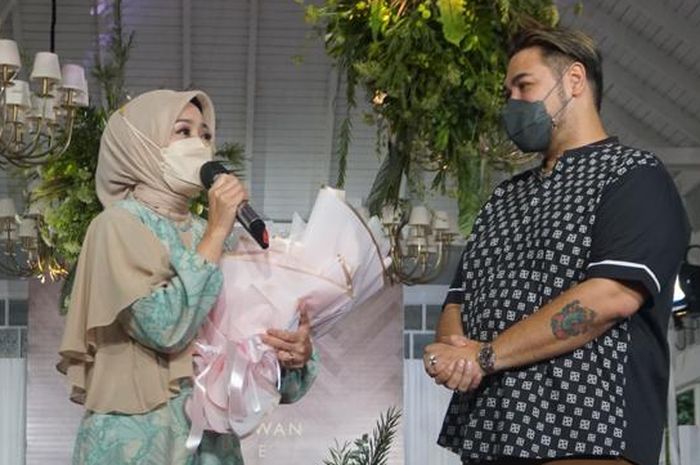 Lihat Tampilan Cantik dan Elegan Atalia Praratya Istri Gubernur Jawa ...