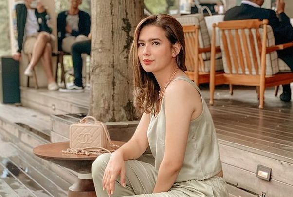 Cantik dan Seksinya Janda Aduhai Mayang Yudittia Pakai Crop Top Pamer Perut Ramping