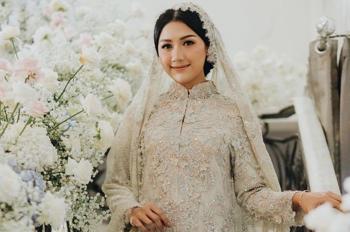 Penampilan Erina Gudono Saat Sungkeman dan Langkahan Kenakan Kebaya ...