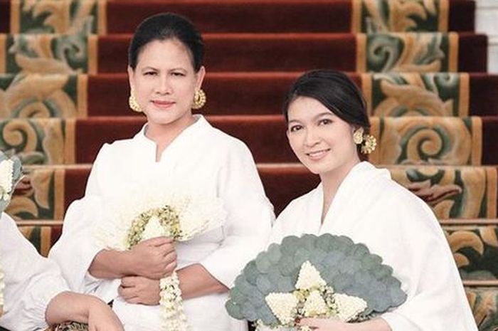 Menantu dan Mertua Kompak, Selvi Ananda dan Iriana Jokowi Kepergok Punya Sandal Mewah yang Sama ...