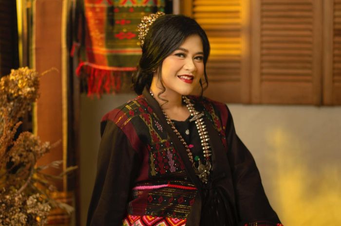 Hadiri Fashion Show, Kahiyang Ayu Umpetin Tas Mewah Seharga Ratusan ...