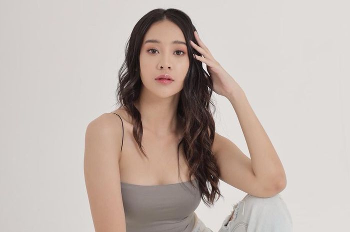 Mager di Atas Kasur Sambil Foto Selfie, Tampilan Anya Geraldine Bikin Netizen Auto Zoom - Stylo