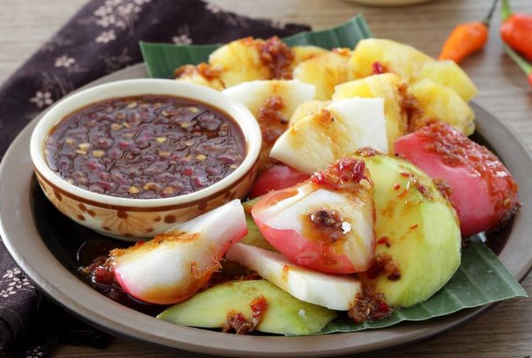 Sering Disangka Sama, Inilah Perbedaan Rujak dan Lotis yang Mungkin ...