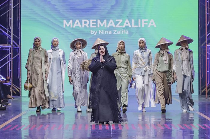 Fashion Show Spotlight Indonesia 2022 Pos Bloc, Motif Padi dan Daun ...