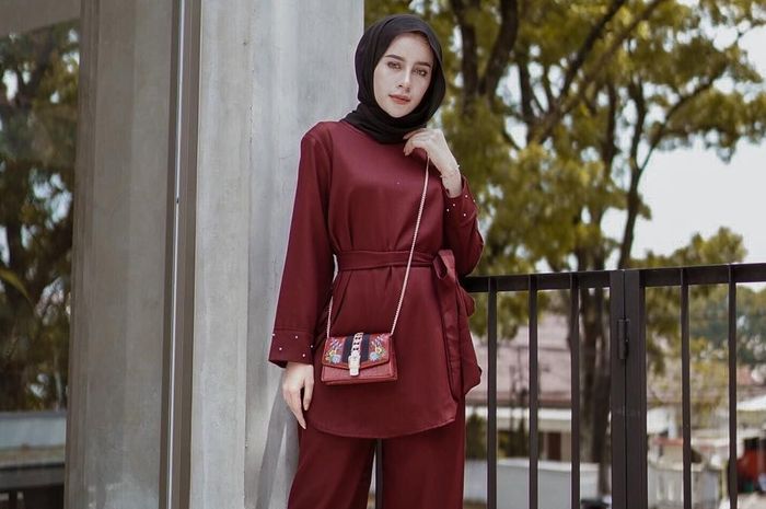 5 Model Tunik Merah Maroon Buat Gaya Lebaran yang Kece dan Stunning ...