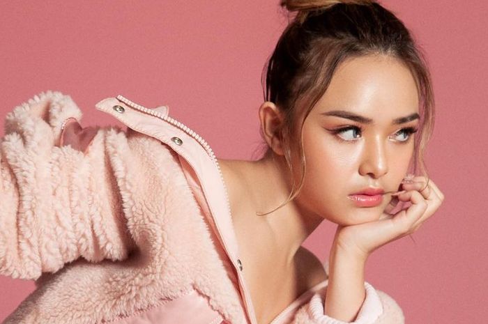 Dandanannya Makin Dewasa, Begini Look Seksi Amanda Manopo Pakai Dress ...