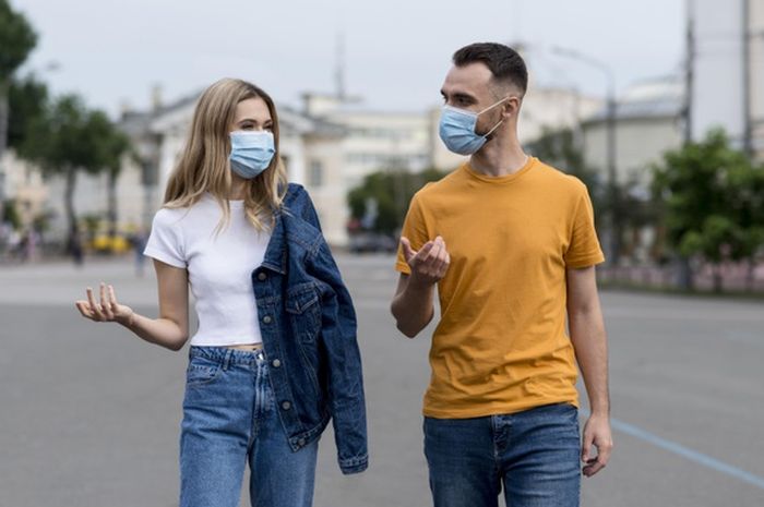 Menurunkan Masker ke Dagu Bawa Bahaya Serius, Ini Penjelasan Ahli!