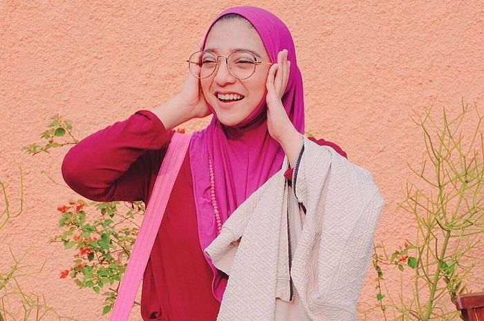 Simpel dan Manis, Ini Fashion Nuansa Pink Ala Anak Ikang Fawzi, Chiki Fawzi