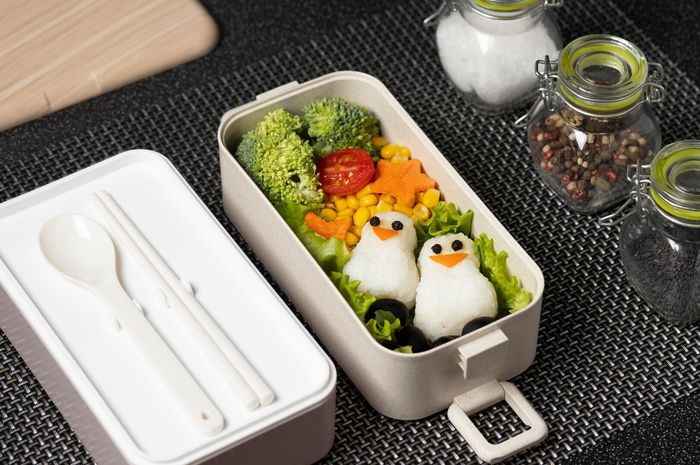 Agar Bekal Makanan Tak Cepat Basi, Ikuti 5 Cara Sederhana Ini - Kids