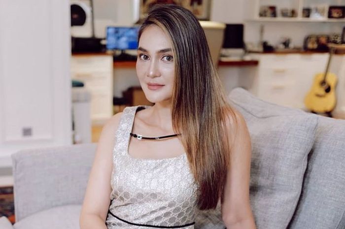 Pede Unggah Foto Seksi Pakai Bikini, Tampilan Luna Maya Pamer Punggung Super Mulus Justru ...