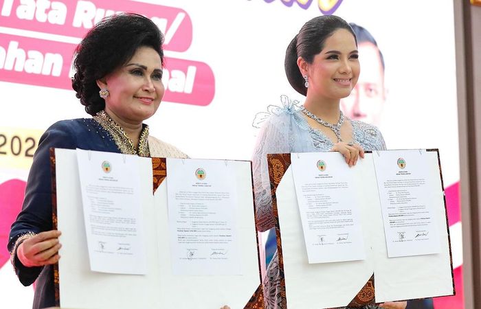 Resmi Jadi Istri Menteri ATR/BPN, Annisa Pohan Tampil Elegan Saat Dampingi AHY Sertijab - Stylo