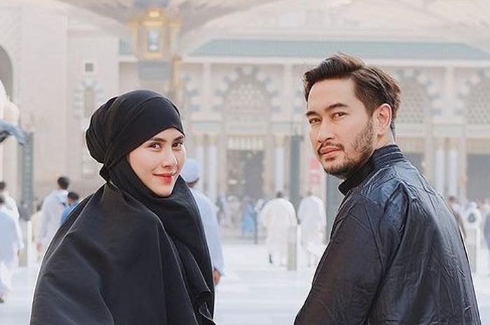 Syahnaz Sadiqah Bikin Pangling! Pamer Foto Berhijab Panjang nan Santun