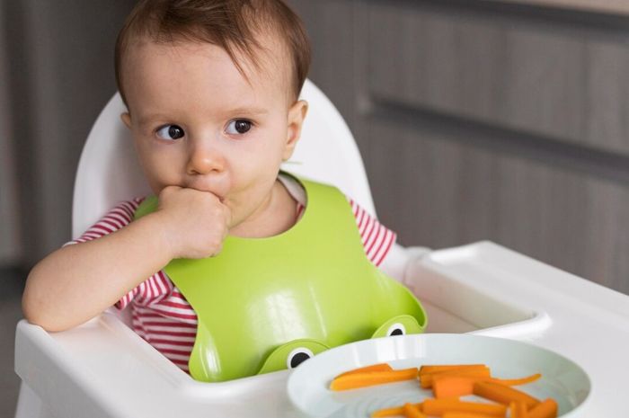 Moms Wajib Simak Tanda-tanda Bayi Kenyang MPASI, Salah Satunya ...