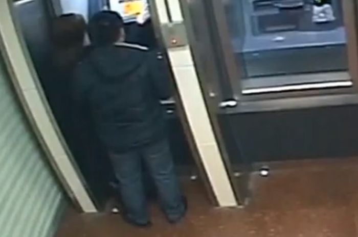 Tahu Isi Saldo ATM-nya Rp 0, Seorang Perampok Kembalikan Uang Jutaan ...