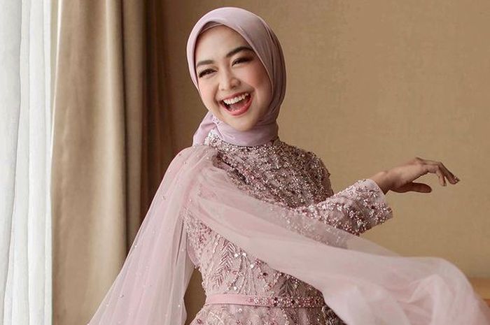 Tembus Puluhan Juta Rupiah, Intip Harga Kebaya Pertunangan Ria Ricis ...