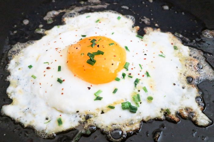 Ingin Buat Telur Mata Sapi yang Bulat Sempurna? Coba 3 Tips Ini, yuk ...