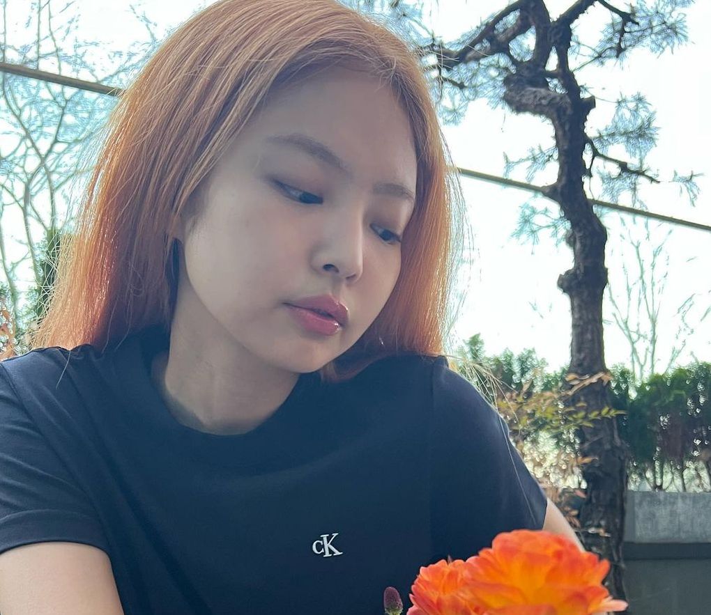 Unggah Foto dengan Warna Rambut Terang, Jennie BLACKPINK Kejutkan ...