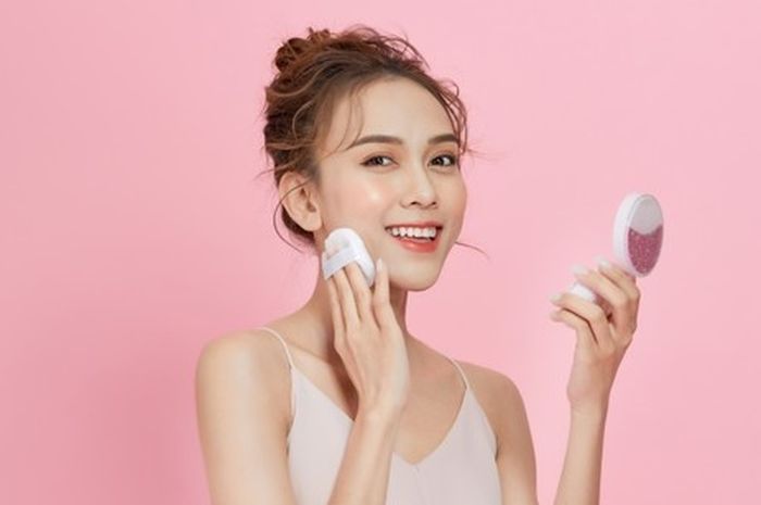 Rekomendasi Two Way Cake dengan Efek Blur Bikin Wajah Cerah Merata ...