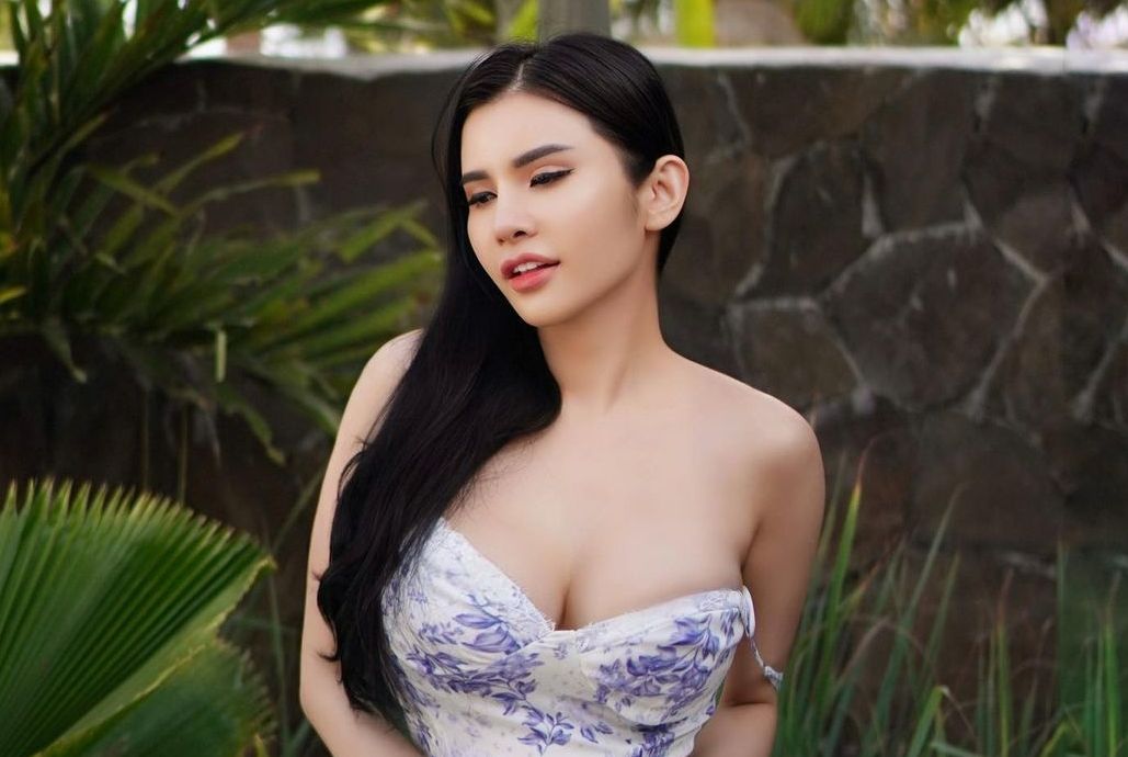 Aduh! Foto Maria Vania Seksi Pakai Tank Top Ketat Warna Kulit Bikin Netizen Salfok!