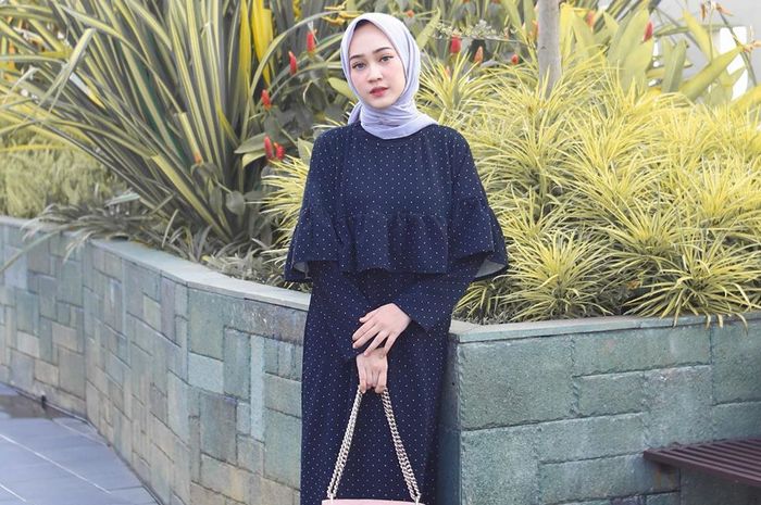 5 Inspirasi Model Dress Warna Navy yang Elegan Buat Dipakai Lebaran ...