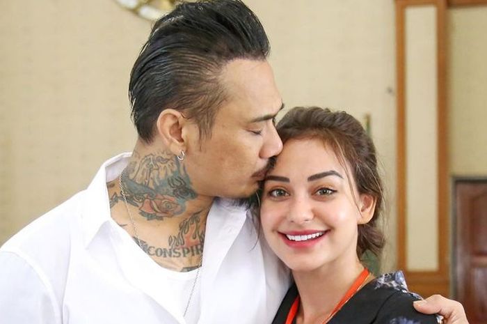 Istri Jerinx Tiba-tiba Adopsi Boneka Seram Bak Annabelle, Nora ...