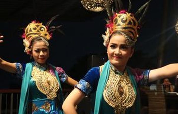 Mengenal Tari Jaipong yang Berasal dari Jawa Barat Serta Gerakannya ...