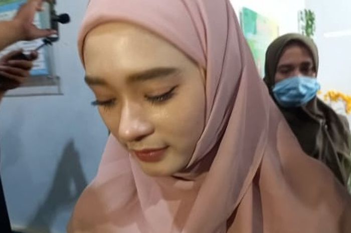Inara Rusli Dipastikan Hadir Jalani Pemeriksaan Kasus Pencemaran Nama Baik