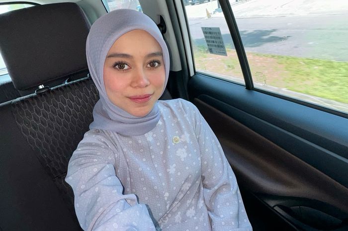 Niat Hati Selfie Bareng Suami, Eh Tas Branded Lesti Kejora Justru Bikin ... Niat Hati Selfie Bareng Suami, Eh Tas Branded Lesti Kejora Justru Bikin ...