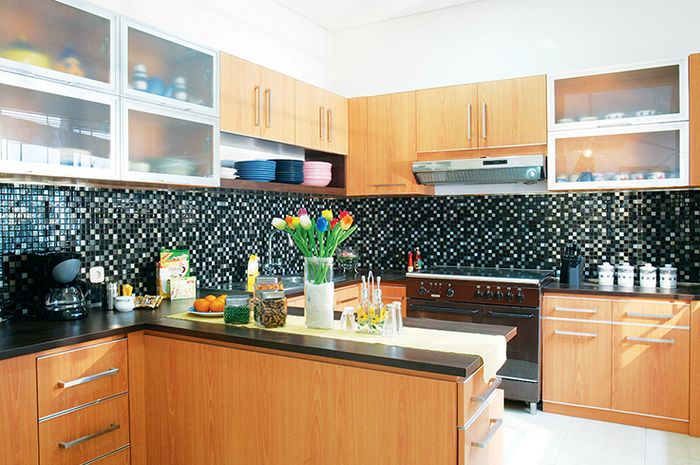 Merapikan Isi Dapur yang Berantakan, Gunakan Sekat Kayu di Dalam Laci ...