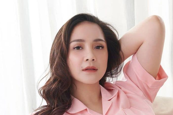 Penampilan Nagita Slavina Pakai Baju Rumahan Mewah, Harganya Nggak Main-main!