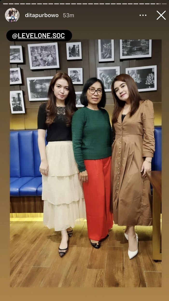 Ikut Rayakan Natal Sang Ibu yang Beda Agama, Intip Tampilan Selvi ...