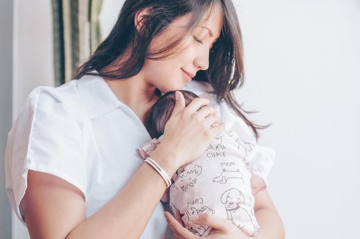 Pertama Kali Unggah Foto Muka Anak Keduanya, Sharena Delon Ungkap Makna ...