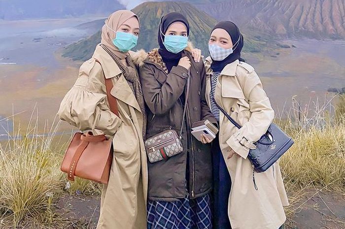 Inspirasi Tampil Trio Ala Selebgram: OOTD Hijab dengan Sahabat - Stylo
