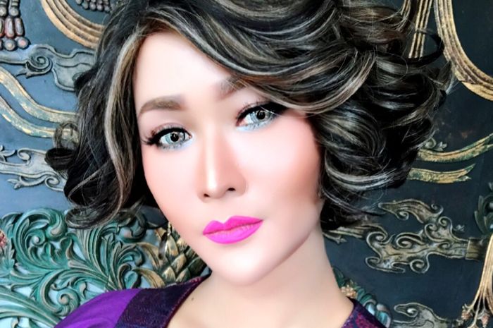 Bawakan Dua Kue Ultah, Ternyata Ini Panggilan Khusus Para Karyawannya ...