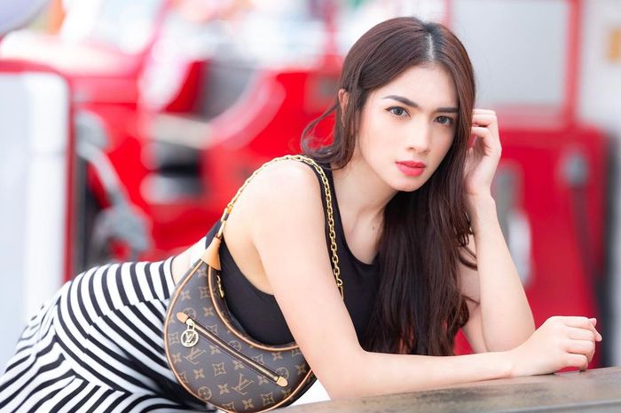 Janda Hot Meresahkan, Angel Karamoy Jadi Sorotan Netizen Saat Tampil Seksi Pakai Tank Top Ketat ...
