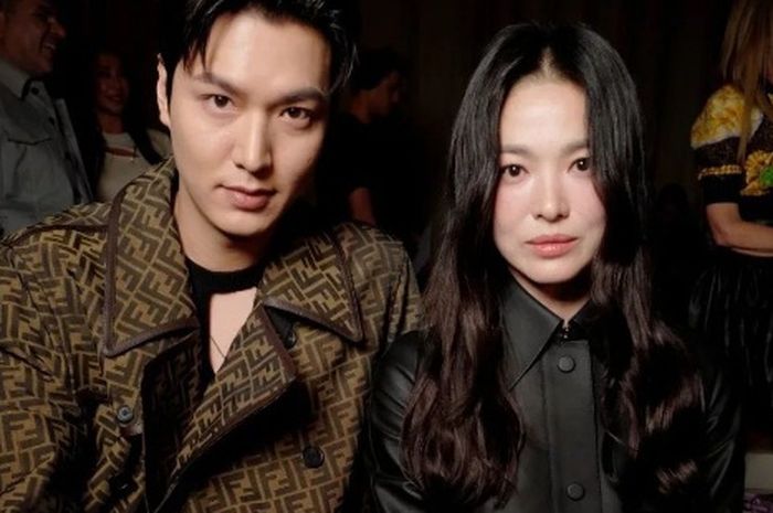 Kompak Hadiri Acara yang Sama, Lee Min Ho dan Song Hye Kyo Duduk ... Kompak Hadiri Acara yang Sama, Lee Min Ho dan Song Hye Kyo Duduk ...