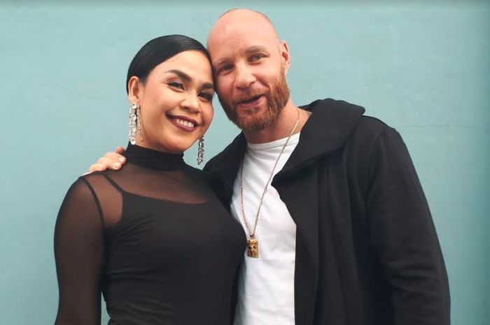 Mengarungi Lika Liku 11 Tahun Pernikahan, Tyson Lynch Ngaku Pernah 2 ...