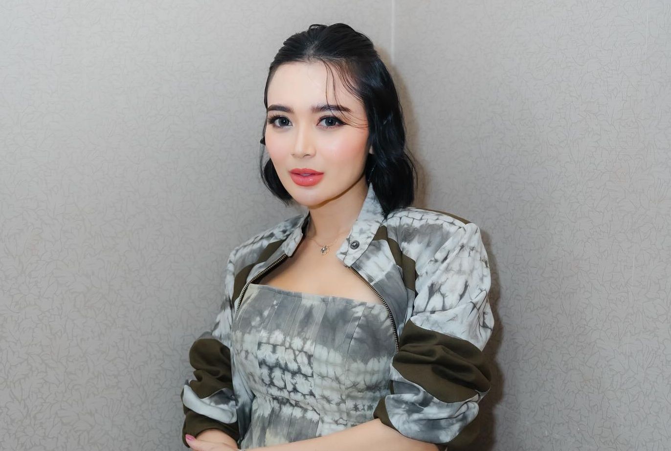 Dari Solehot jadi Solehah, Intip Foto Anggun Wika Salim Berhijab Saat ... Dari Solehot jadi Solehah, Intip Foto Anggun Wika Salim Berhijab Saat ...