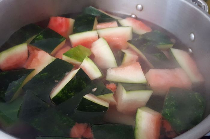 Para Suami Wajib Catat Nih! Coba Minum Air Rebusan Kulit Semangka di ... Para Suami Wajib Catat Nih! Coba Minum Air Rebusan Kulit Semangka di ...