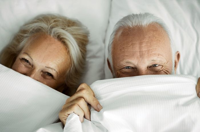 Bercinta Tetap Hot Meski Sudah Lansia, Ini Rekomendasi Posisi Seks yang Nyaman - Nova