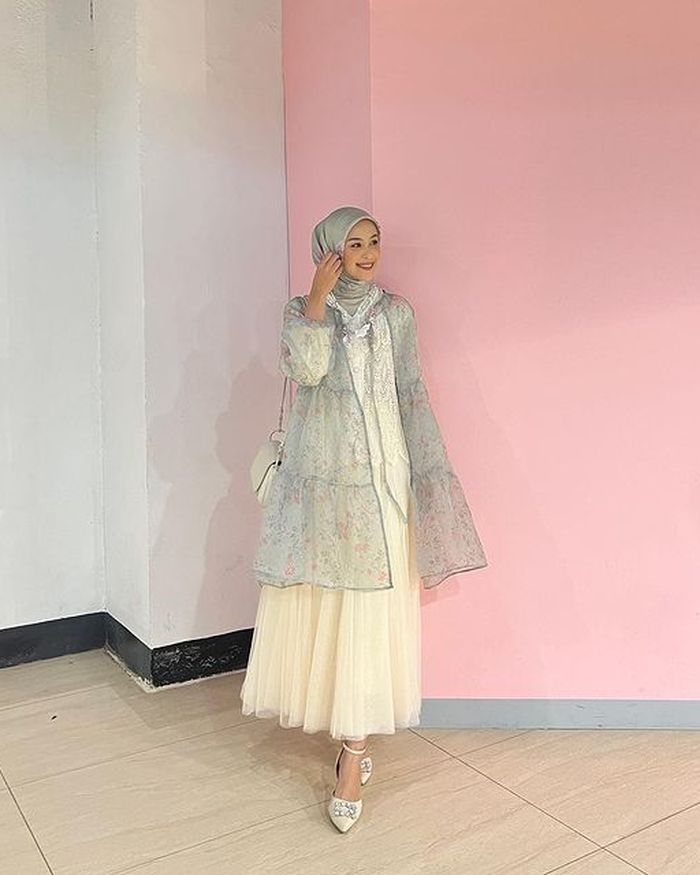 5 Gaya OOTD Hijab Menawan Pakai Outer Brokat Buat Kondangan! - Semua ... 5 Gaya OOTD Hijab Menawan Pakai Outer Brokat Buat Kondangan! - Semua ...
