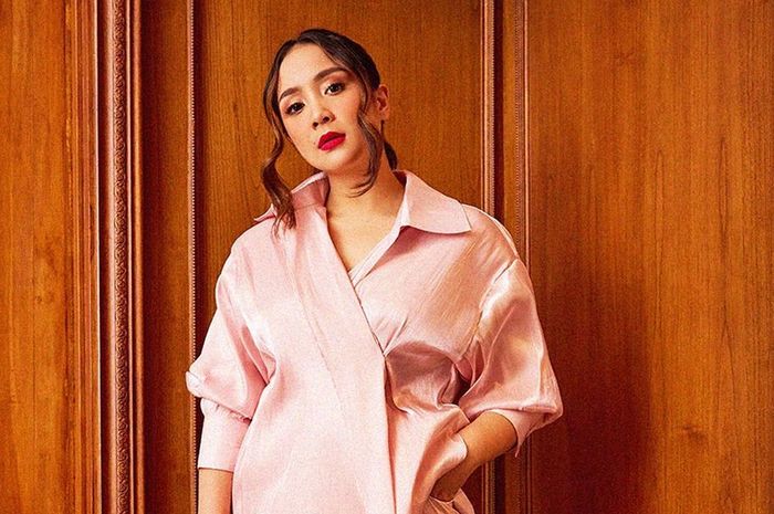 Baju Tidurnya Aja Jutaan Rupiah, Harga Piyama Nagita Slavina Bikin Netizen Tak Terima! - Stylo