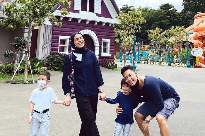 Repeating childhood by inviting Uta and Uti to a recreation place, it ...