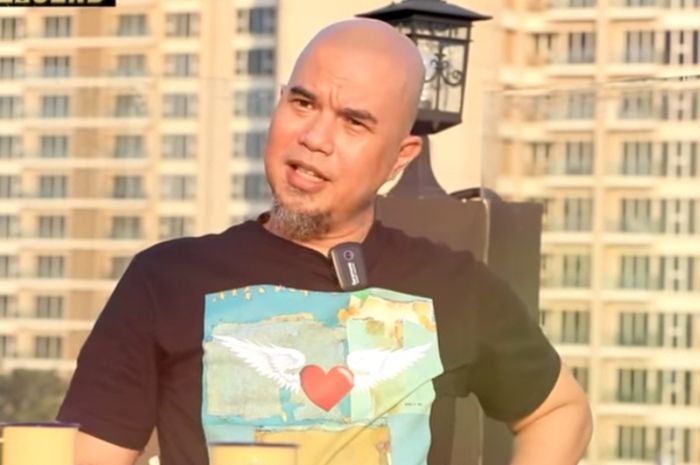 Ini Alasan Ahmad Dhani Nggak Mau Pake Nama Belakang Sang Ayah 'Manaf' - Hai